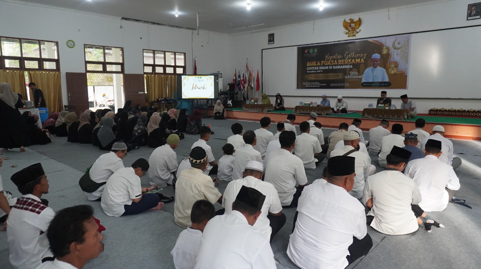 Gathering dan Buka Puasa Bersama SMAN 10 Samarinda Perkuat Nilai ...